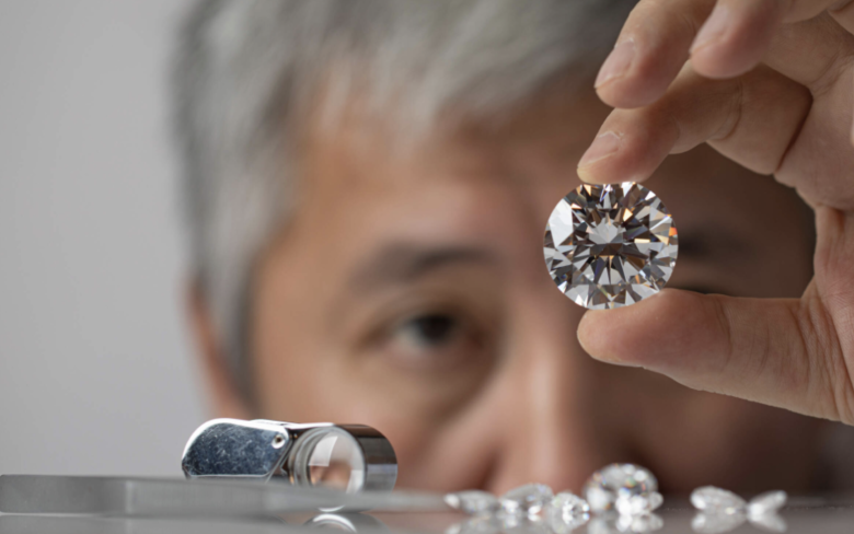 The Largest Diamond Exchange in the World; The Israel Diamond Exchange ...